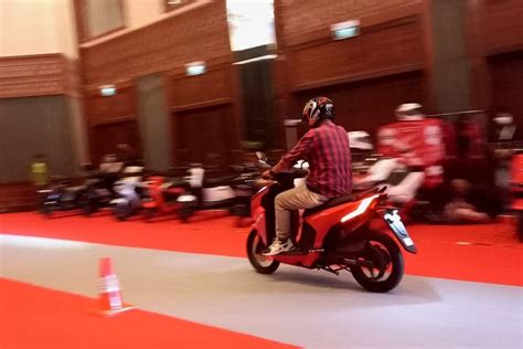 Foto Datang Ke Iems 2022 Bisa Coba Langsung Kendaraan Listrik