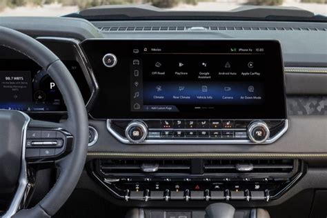 We Go Hands On With The 2023 Chevy Colorado Zr2 Interior