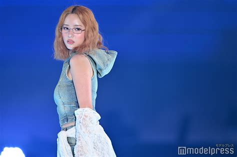 画像1221 中町綾、ほっそり美脚際立つミニスカ姿披露「スタイル良い」絶賛の声 モデルプレス