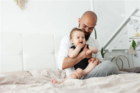 Pai E Filho Na Cama Imagens Download Grátis No Freepik