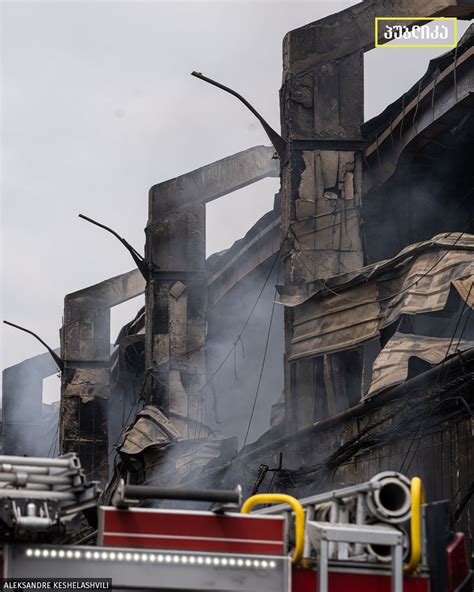 პუბლიკა ⭕ „ვაგზლის ბაზრობის“ ტერიტორიაზე გაჩენილი ხანძრის შედეგად დაახლოებით 15 ათასი