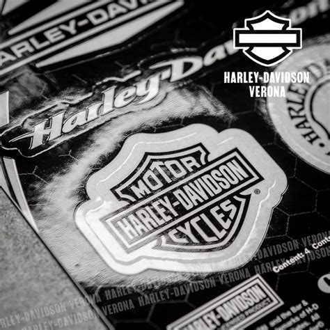 Reflektierender Harley Davidson® Silver Barandshield Aufkleber