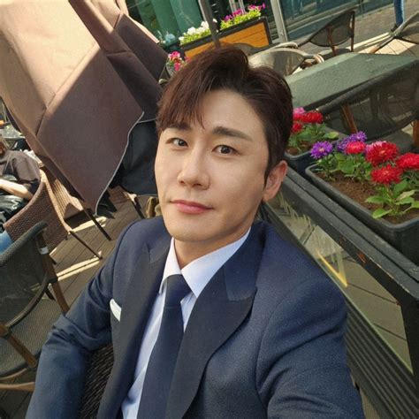 디시트렌드 임영웅·장민호도 제친 영탁 트롯맨 한복 선호도 1위 압도적