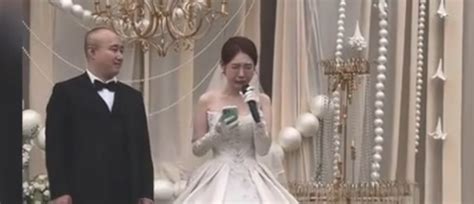 婚礼现场新娘致辞激动“0帧”哭泣，新娘：当时有点绷不住了