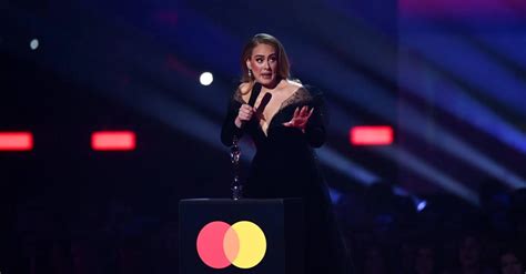 Adele Onderbreekt Plots Haar Show Shownieuws