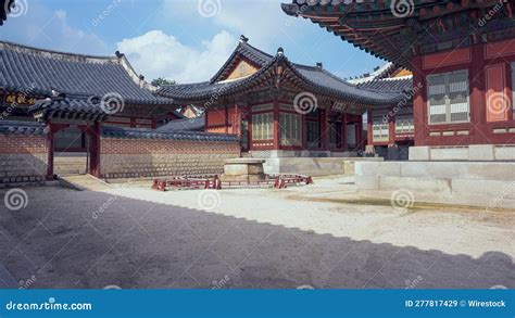 Edificios De Palacios De Gyeongbokgung En Corea Del Sur Imagen De