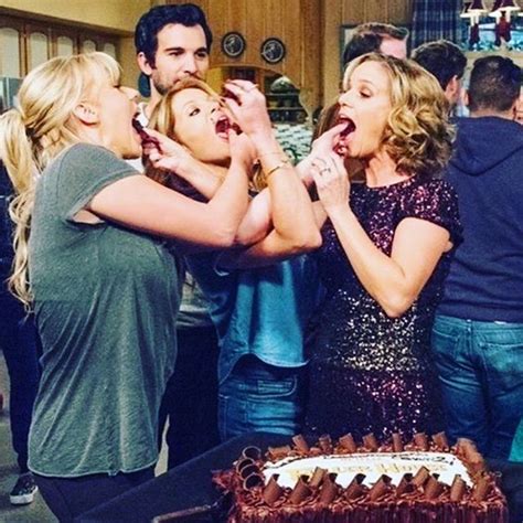 Fuller House Stephanie Dj And Kimmy Eating Cake Dj Candace Cameron Bure Jodie Sweetin
