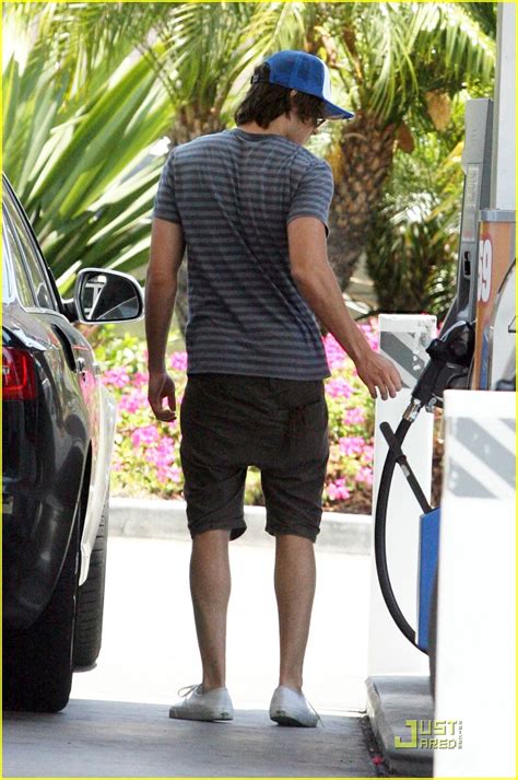 Photo Zac Efron Pump Up 12 Photo 2013221 Just Jared Entertainment News