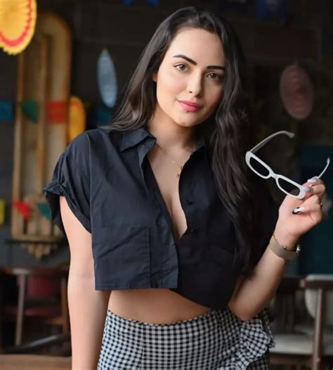 Aanchal Munjal Biography Indian Film Actress Readableinfo