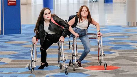 Ces Sœurs Siamoises Vivent Presque Comme Toutes Les Ados Depuis Qu