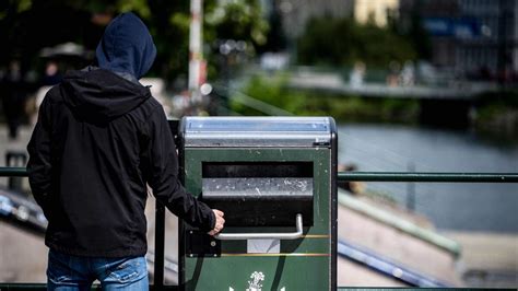 Sexy Swedish Trash Cans Seductively Encourage Citizens To Not Litter