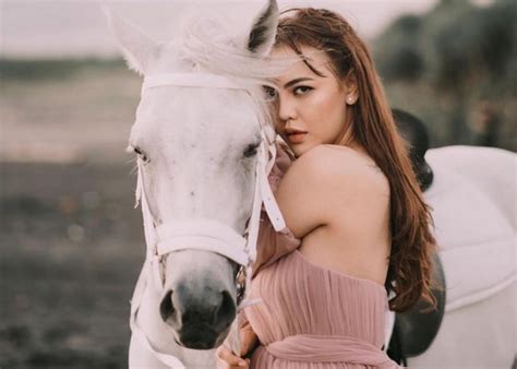 Kenalan Di Tiktok Ratu Rizky Nabila Langsung Minta Nikah Di Pertemuan