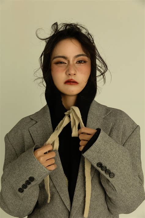 完全是不一樣的我 愛死了 這個造型一直讓我想到小木偶（毫無關聯）