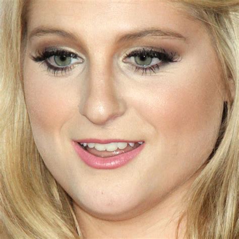 Meghan Trainor Makeup Gray Eyeshadow White Eyeshadow And Pink Lipstick