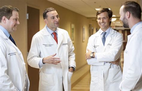 چگونه یک ایرانی متخصص قلب بدون داشتن ثروت زیاد به فضا سفر کرد؟عکس