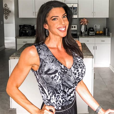 Nicole Costa Fitness Sunscreen Its So Important To Use Sunscreen