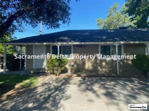Two Bedroom Duplex With Large Yard 5815 15th Ave Sacramento Ca 95820