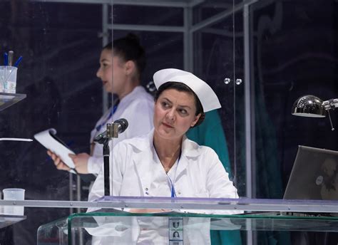 Clin Doeil Isabela NeamȚu „orice Trăiești Pe Scenă Trebuie Să Fie