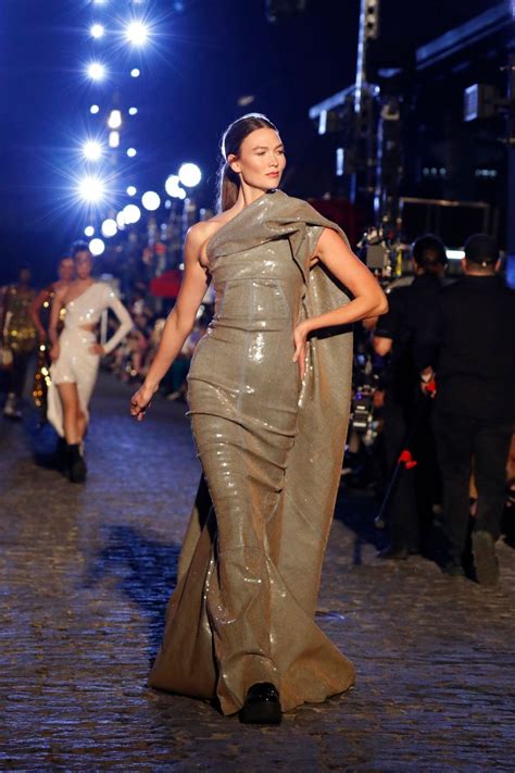 Karlie Kloss At Vogue World Runway Show At New York Fashion Week 0912