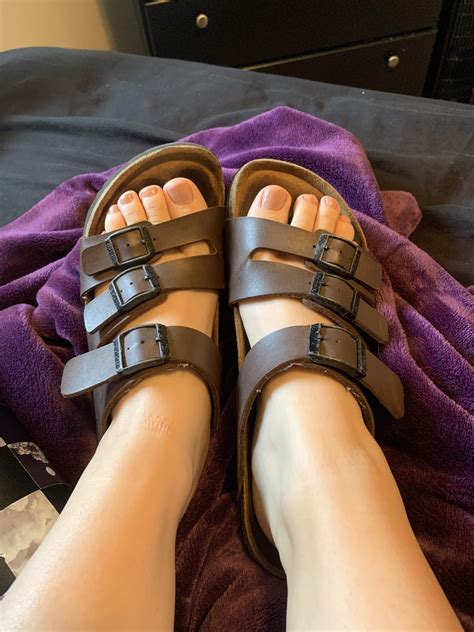 Look At My Toes Scrolller