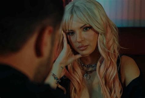 ВИДЕО По турбулентни периоди Теа Трајковска претставува соло проект