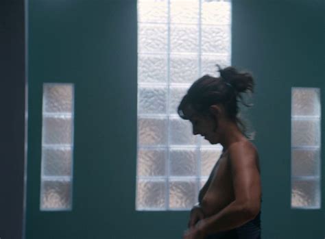 Alison Brie Nue Dans Glow