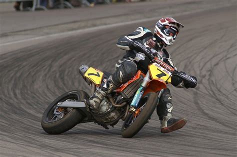 Les 10 Meilleures Motos Supermotard 125 Le Blog Auto Mag