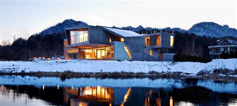 Main9 The Korean Lass