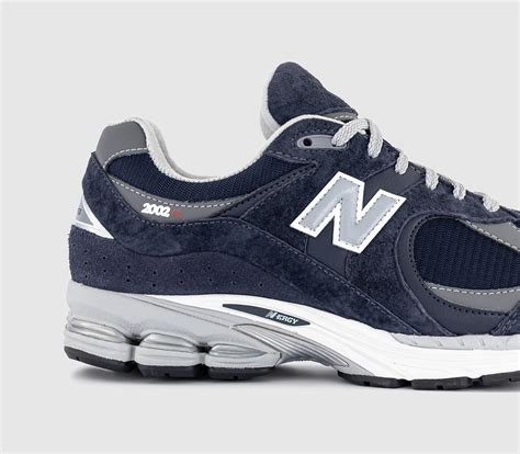 New Balance 2002r Gore Tex Trainers Eclipse Navy Grey White Unisex Sports