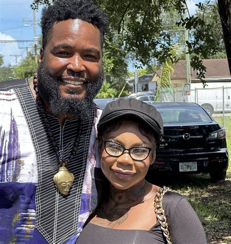 ‘he Looking Way Too Happy Dr Umar Johnson ‘links Up With Sukihana Months After She ‘shoots