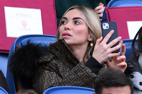 Noemi Bocchi Il Messaggio Social Ad Una Donna Misteriosa