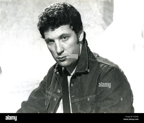 Tom Jones Young Singing