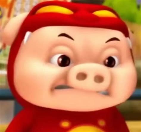 猪猪侠满脸不悦，这表情像极了生气又无奈的你 宝藏表情包表情包图片动图 求表情网斗图从此不求人