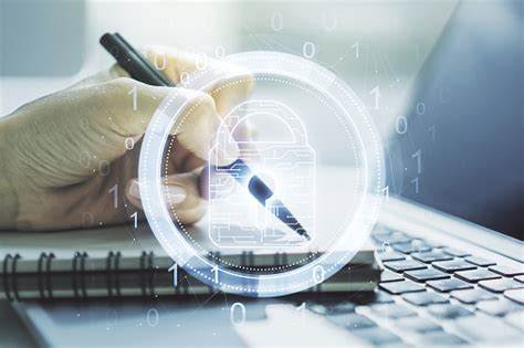 잠금 기호와 마이크로 회로 일러스트와 노트북과 배경에 노트북에 필기 와 창조적 인 아이디어 개념 보호 및 방화벽 개념 다중 노출 개념에 대한 스톡 사진 및 기타 이미지