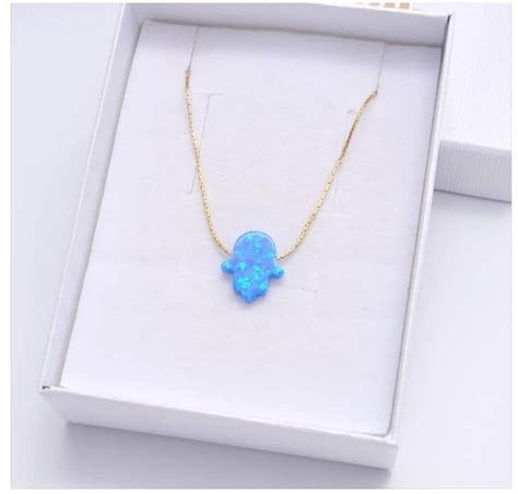 שרשרת עדינה לאישה תליון חמסה אופל