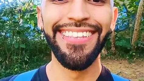 Grande Pau Latino Sem Cortes Masturbando Ao Ar Livre Na Floresta E