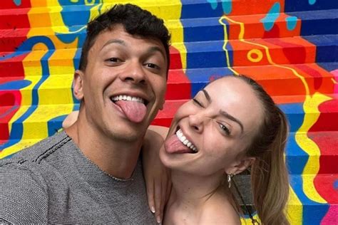 Tata Estaniecki Quebra Silêncio E Revela Se Voltou Com Cocielo Veja Vídeo