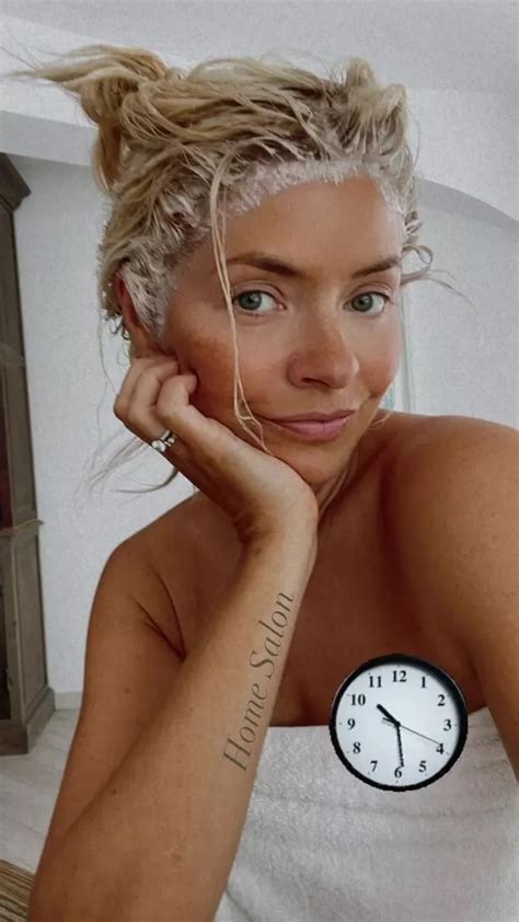 Holly Willoughby Ditches Makeup And Poses In Nothing But A Towel For
