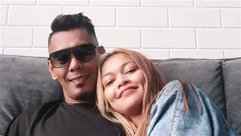 Isteri Fuad Rahman Tom Kini Hamil Sebulan Berita Mediacorp