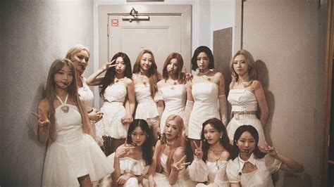K Pop Group Loona Discuss Styling Hopes And Regrets During 1st World