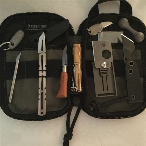 Amassing More Tiny Knives Currently Rknives