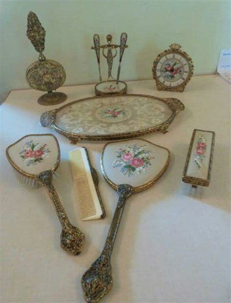 Pin By Sharon White On Vanity Antique Vanity Set Antique Vanity