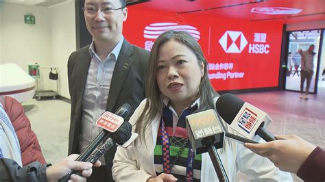 羅淑佩稱昨在主場館買漢堡包「排咗輪」 告知體育園後已有改善 Now 新聞