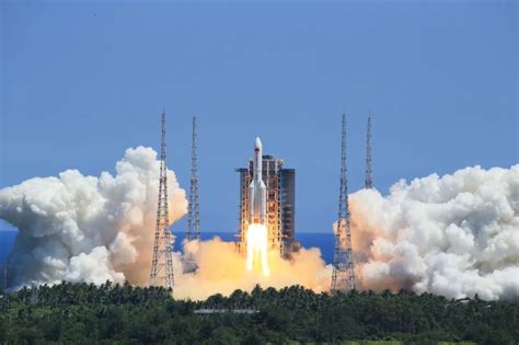 Long March 5b Rocket Stage Makes Fiery Uncontrolled Reentry Over Indian