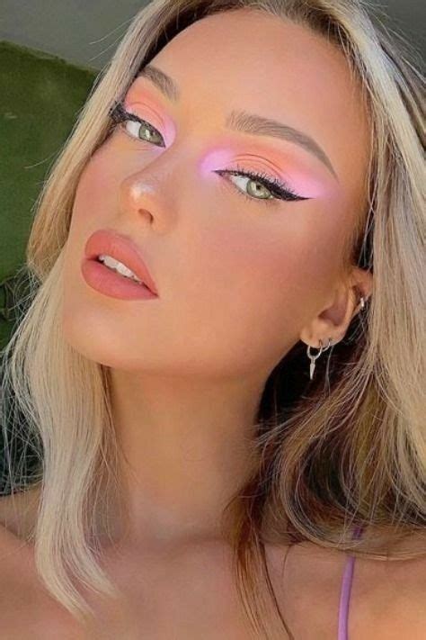 Glamorous Eye Makeup Ideas For Stunning Ladies