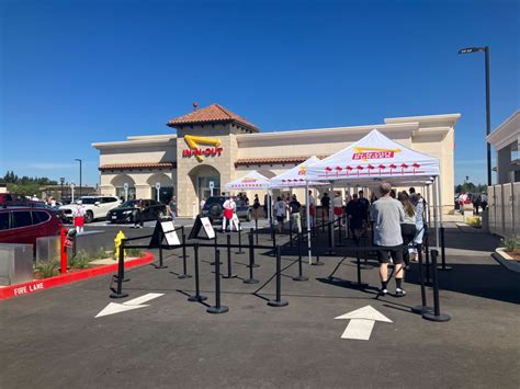 Washingtons First In N Out Burger Opens In Ridgefield Seattle Met