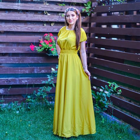 Cauti Rochii Lungi Sau Rochii Midi