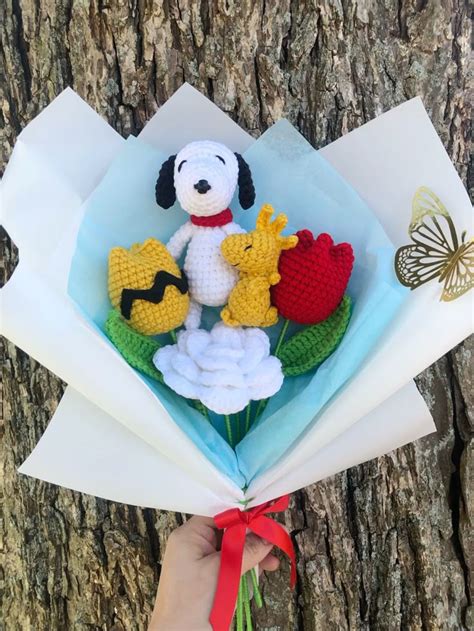 Snoopy Ramo Crochet In 2025 Fun Crochet Projects Crochet Dolls Free Patterns Crochet Bouquet