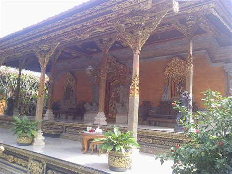 Ukiran Bali Bale Daje