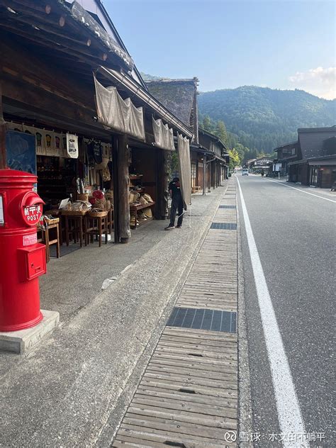 日本很火的旅游景点白川乡 下午5点全关门，想买东西都没地买然后很多店铺白天也不开门，一开始以为倒闭了，结果人家说度假去了 雪球